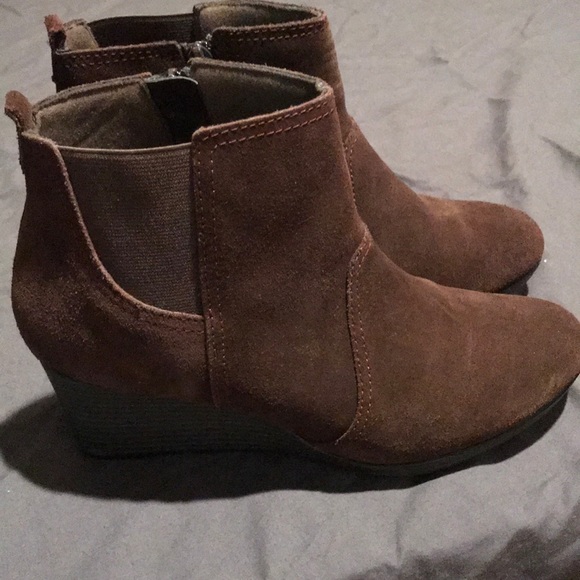 Clarks | Shoes | Euc Clarks Brown Suede Wedges | Poshmark